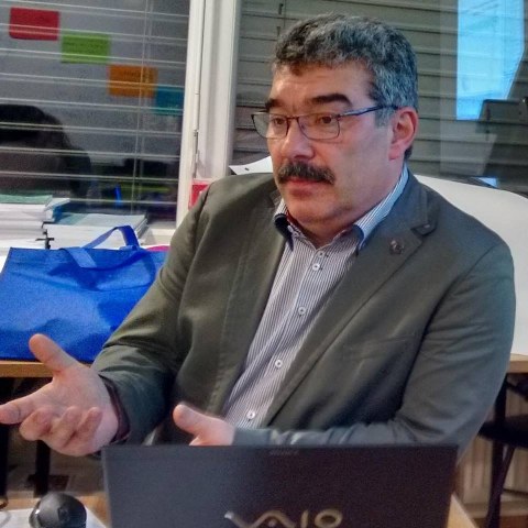 Petitie pentru profesorul universitar care face greva foamei in Bacau ...